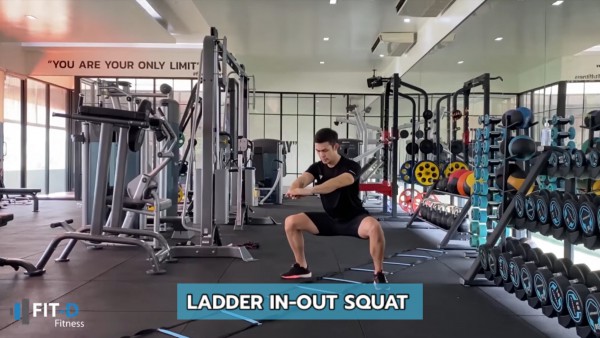ท่าออกกำลังกาย Ladder In-Out Squat | วิธีทำท่าออกกำลังกาย Ladder In-Out ...