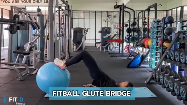 ท่าออกกำลังกาย Fitball Glute Bridge | วิธีทำท่าออกกำลังกาย Fitball ...